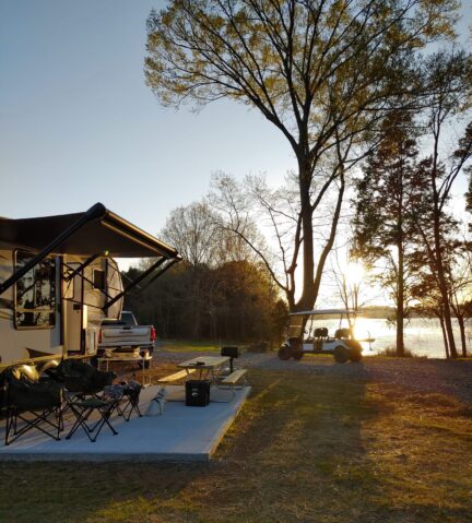 Lakeside RV Sites - River Ridge Retreat